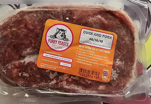 Furry Feasts - Deluxe Duck & Pork 80/10/10 500g | Carniraw Ltd